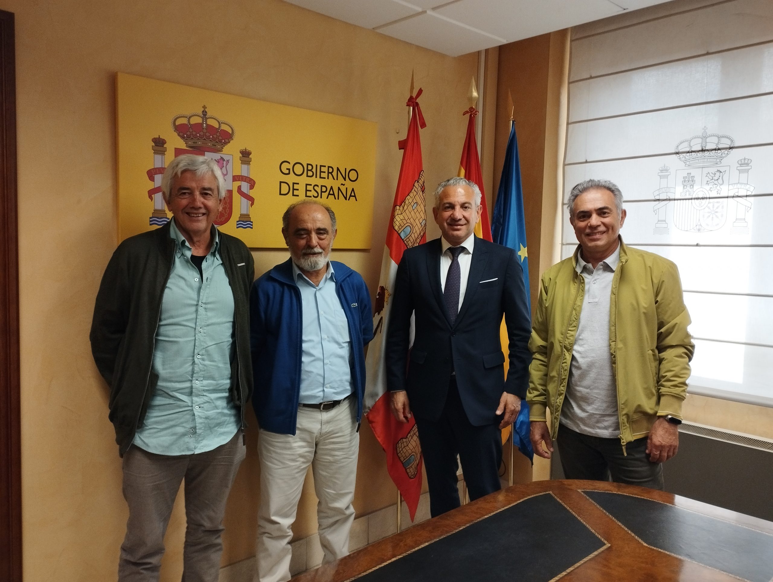 Miembros del Grupo Helen se reúnen con el delegado del Gobierno en ...